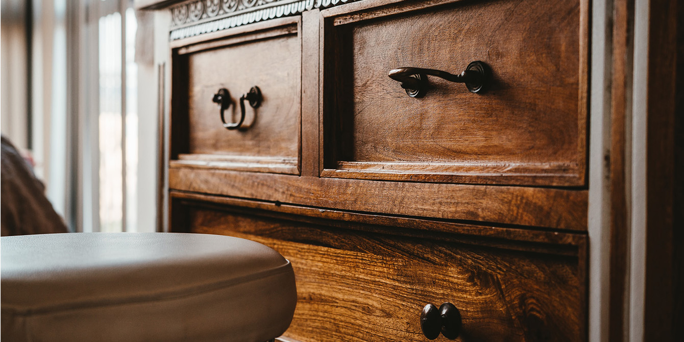Comment cirer un meuble en bois ? | 4 PIEDS déco Comment cirer un meuble en bois ? | 4 PIEDS déco
